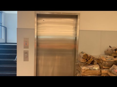Elevator at Stop & Shop; Cranberry Plaza; E. Wareham MA - YouTube