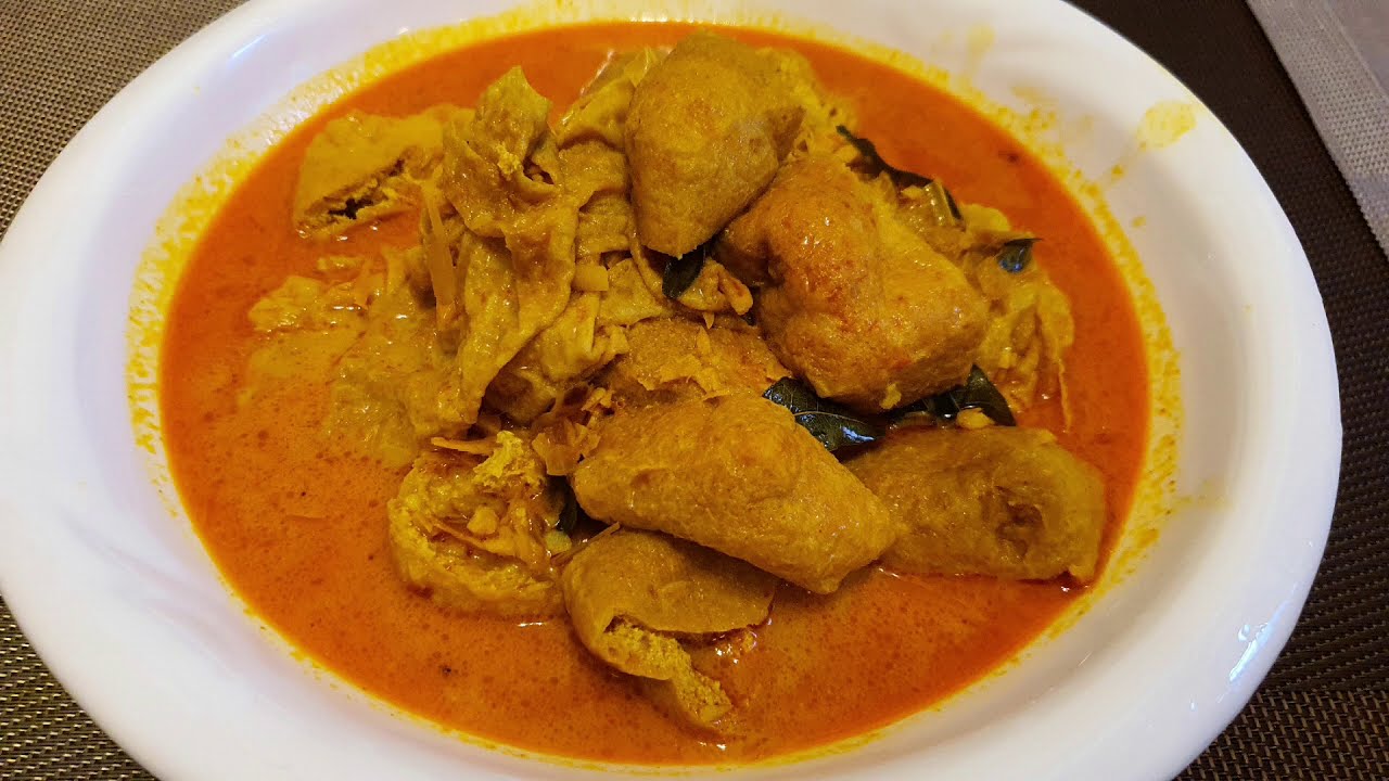 Curry taupok and fuzhuk (curry tofu puff and dried tofu sheets) - YouTube