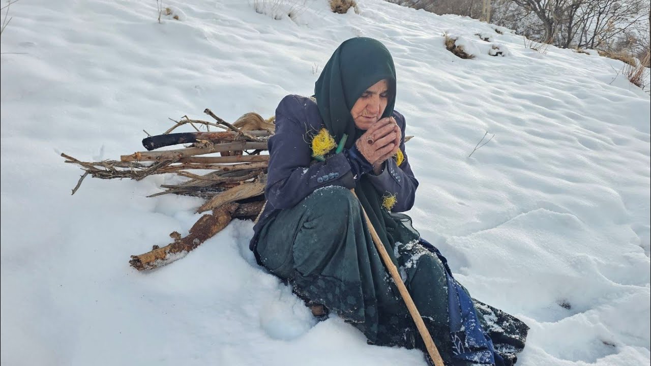 "Rescue from the deadly cold: Grandma searches for firewood in the snow ...