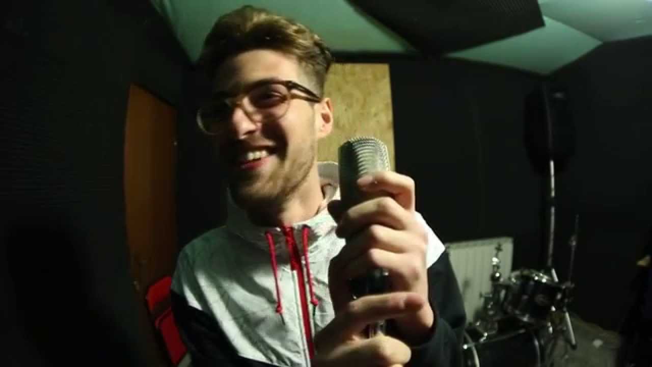 Un posto per me (Backstage) - YouTube