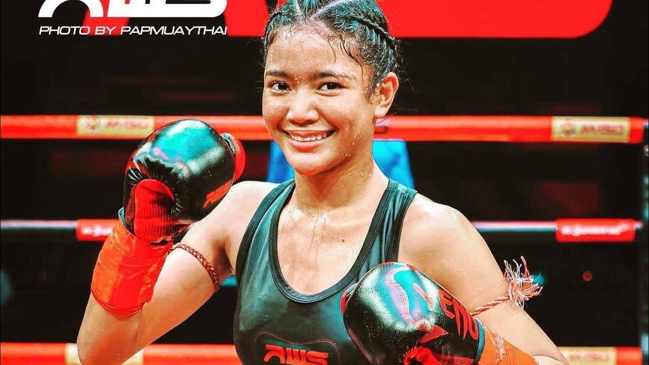10 Kicks with Duangdawnoi, Ngaoprajan and Zaidania Looksaikongdin - YouTube