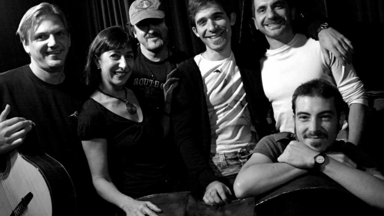 Amália Baraona-Madame quer sambar (R. Menescal/Joyce/C. Lyra) - YouTube