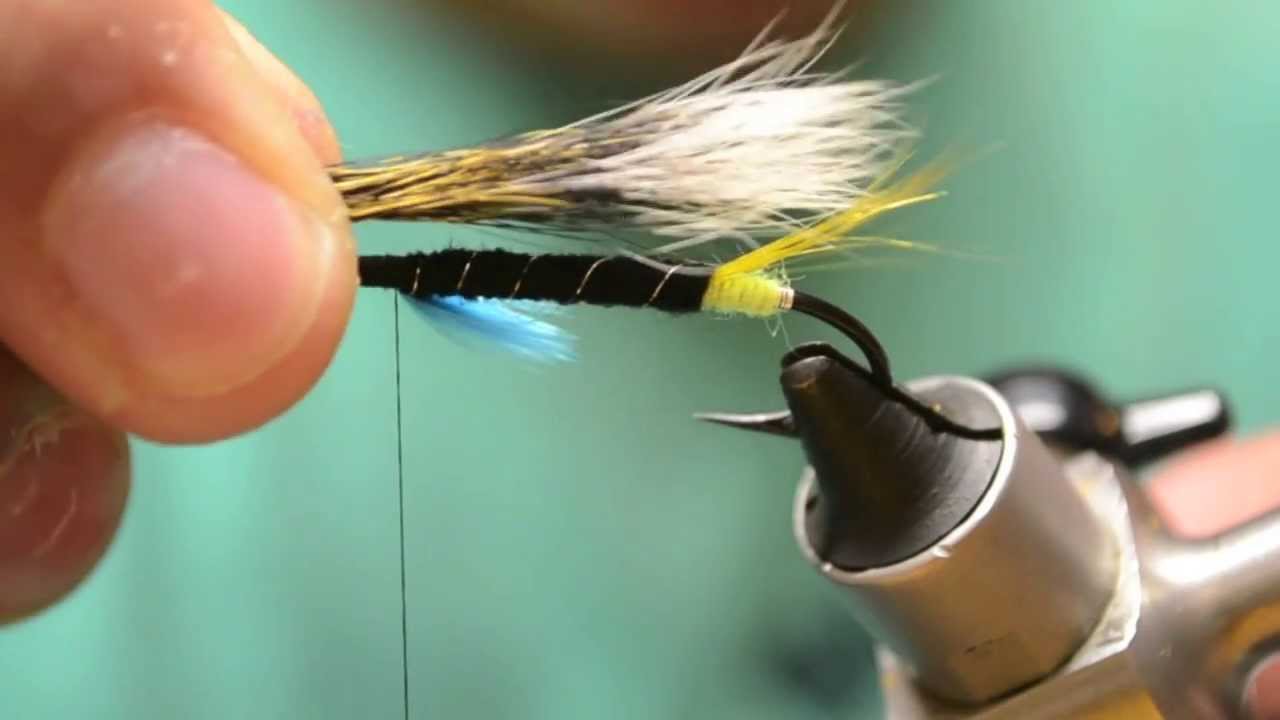 Fly Tying the Blue Charm (Green Butt) [HD 1080p] - YouTube