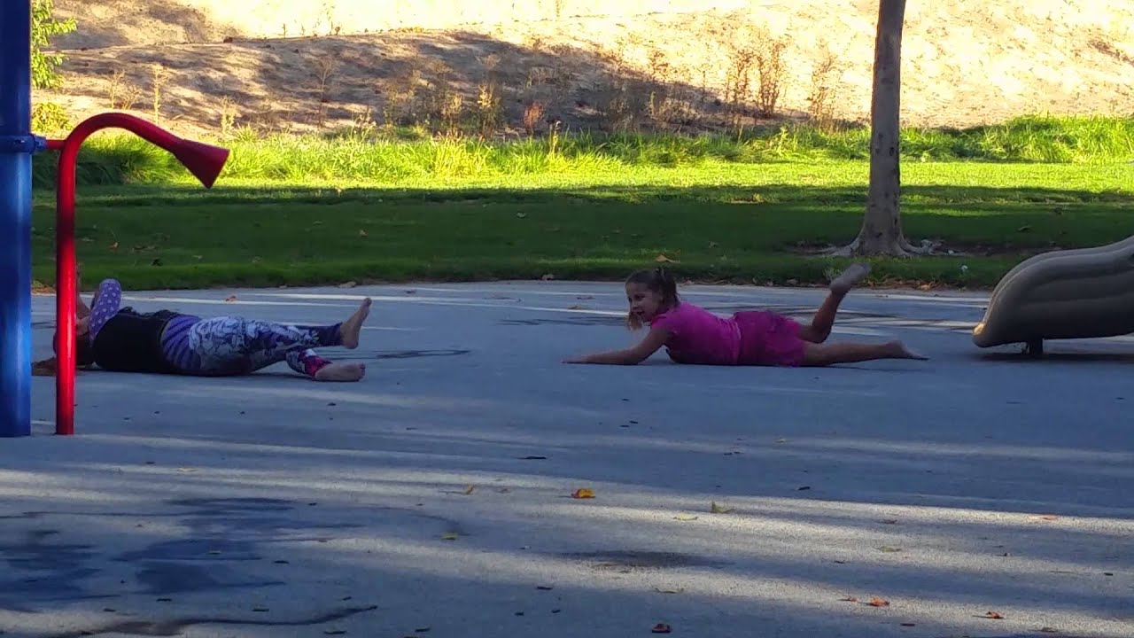 Girls rolling(2) - YouTube