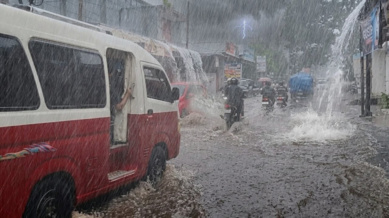 CHAOS IN ASIA TODAY! HEAVY RAIN CAUSING DAMAGE TO HOMES AND CARS - YouTube