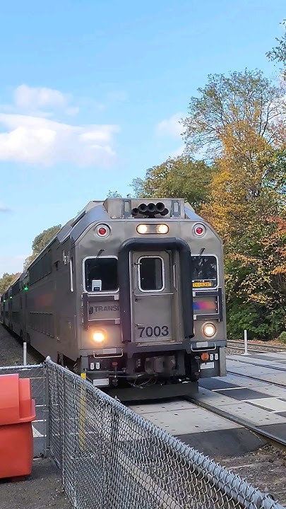 NJT Mutilevel I Cab Car #7003 K5LA Horn (Crossing Sequence) #shorts #fyp - YouTube