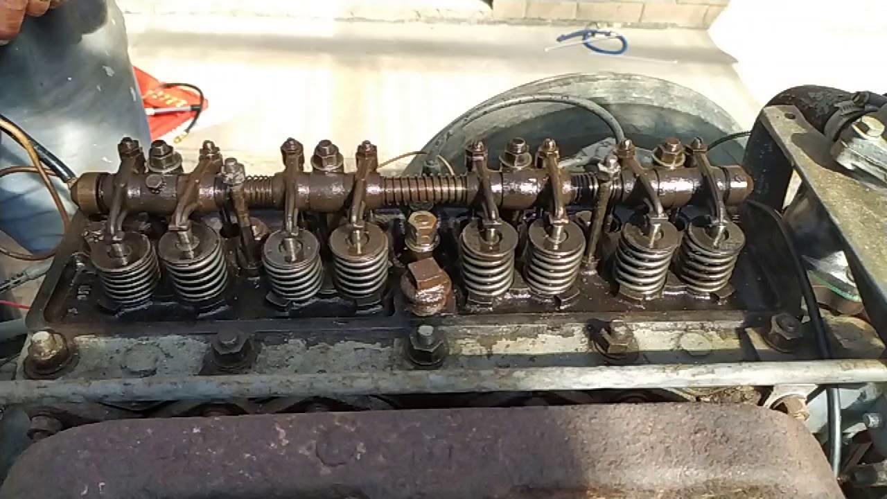 Ferguson TEA 20 T20 Valve train normal speed - YouTube