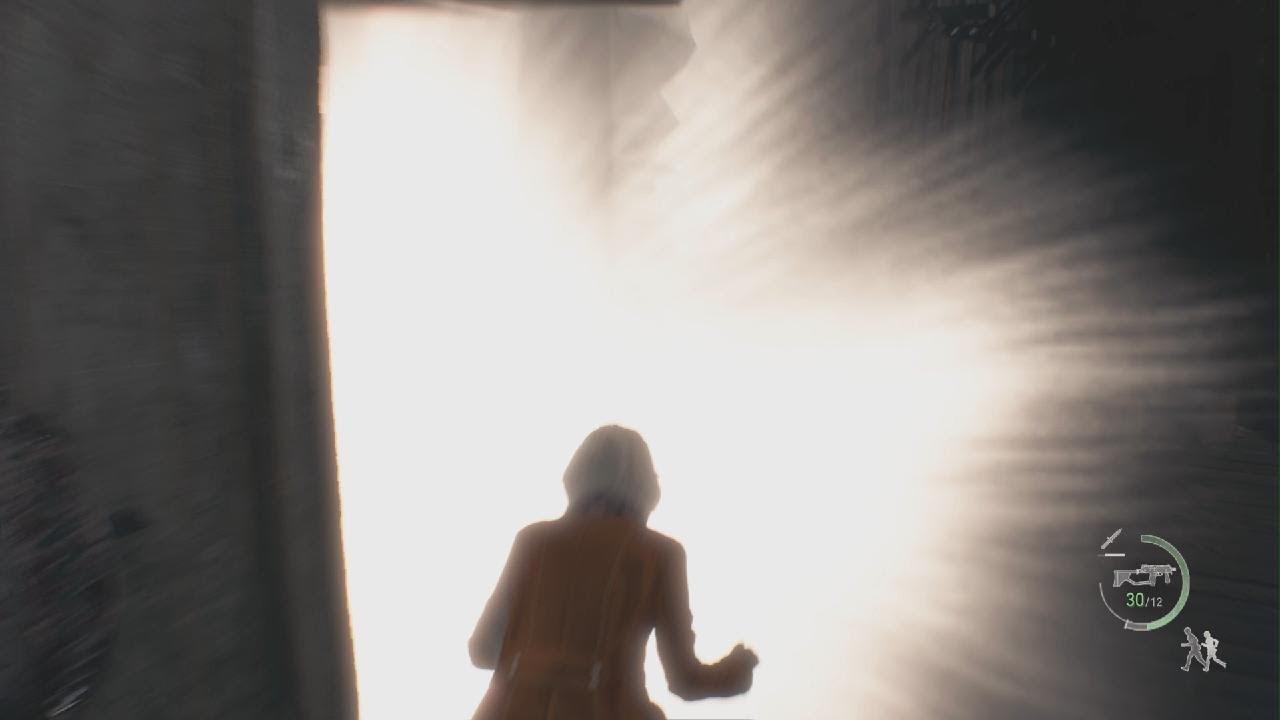 Ashley corriendo hacia la bomba - YouTube