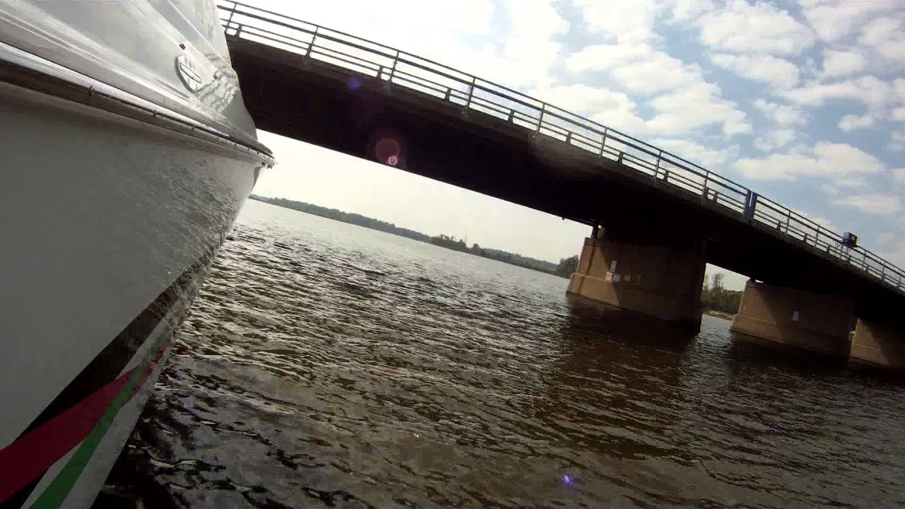 73 MPH in a 500 HP 24' Baja Outlaw - YouTube