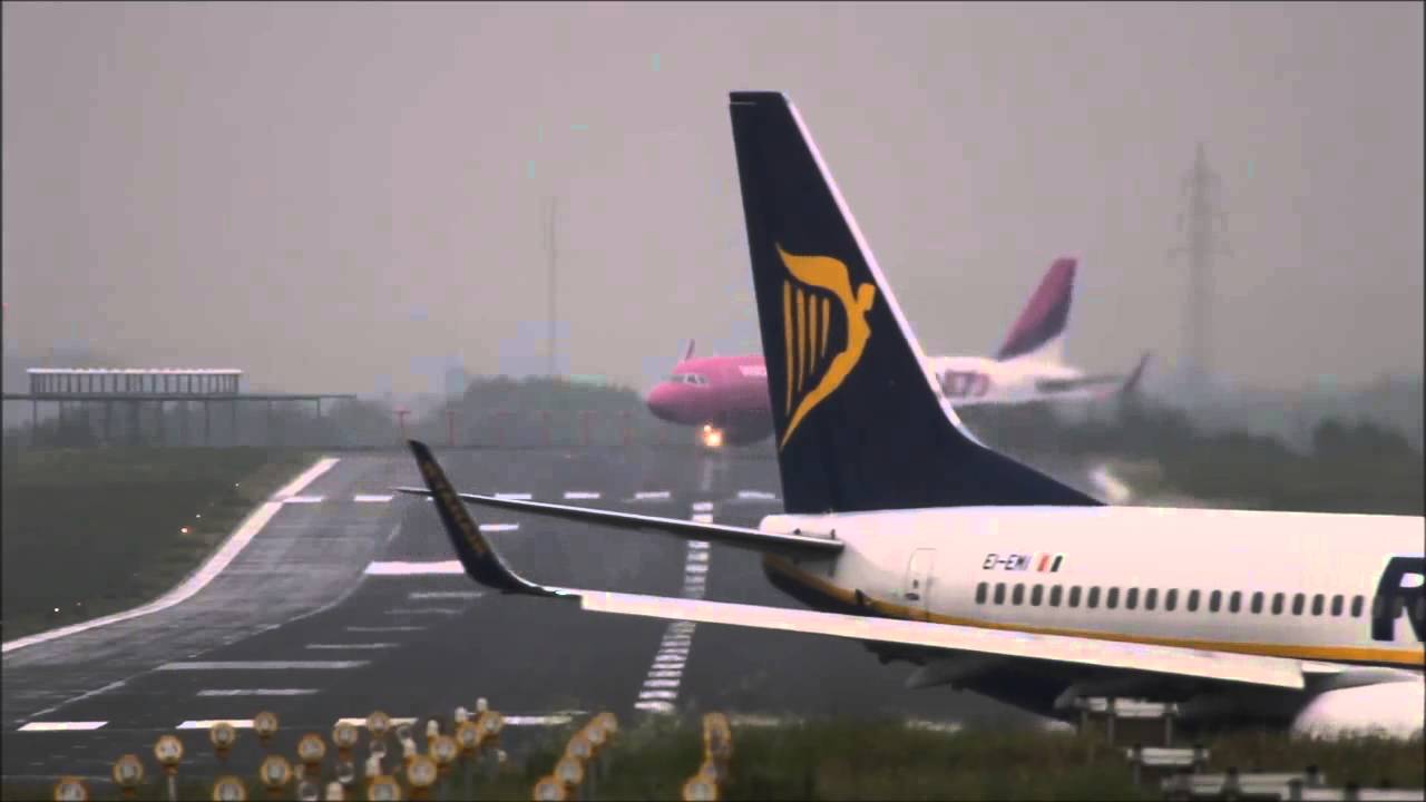 Boeing 737-800 Winglet vs. Airbus A320 Sharklet (HD) - YouTube