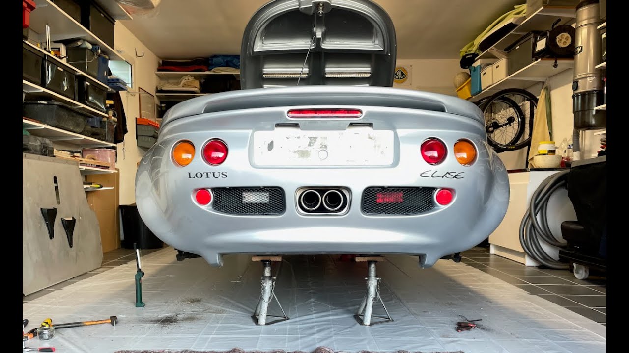 Clamshell arrière Lotus Elise S1 - YouTube
