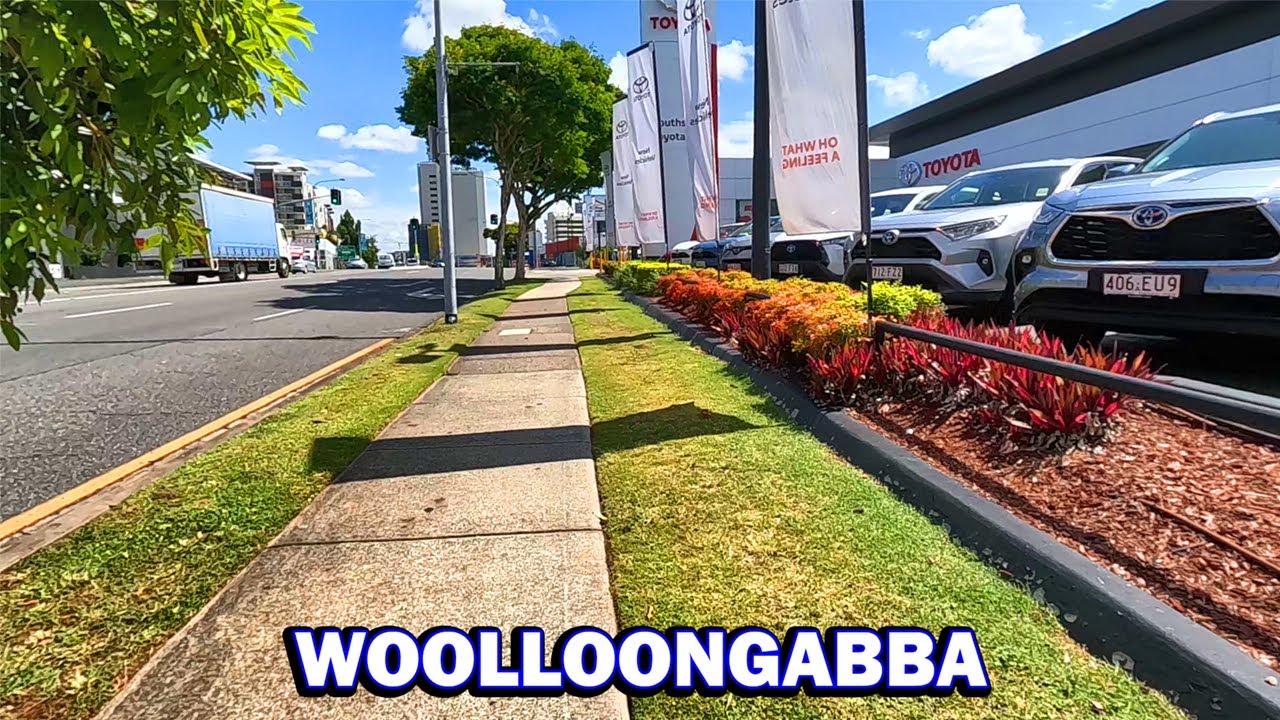 Let's walk in the streets of Woolloongabba south of Brisbane CBD ...