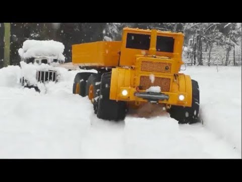 AMAZING RC MACHINES WORK IN THE SNOW! COOL ICE ROAD TRUCKERS! RC RESCUE ...
