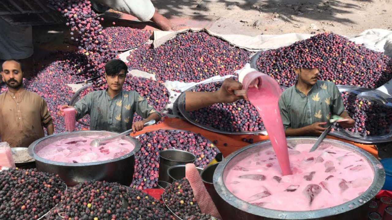 People are carzey Pakistani Summer drink Falsa Ka sharbat pure making ...