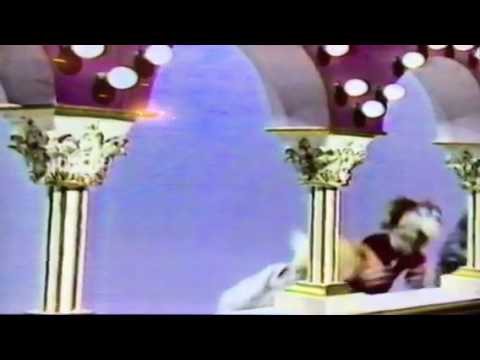The Muppet Show: Opening with Gladys Knight - YouTube
