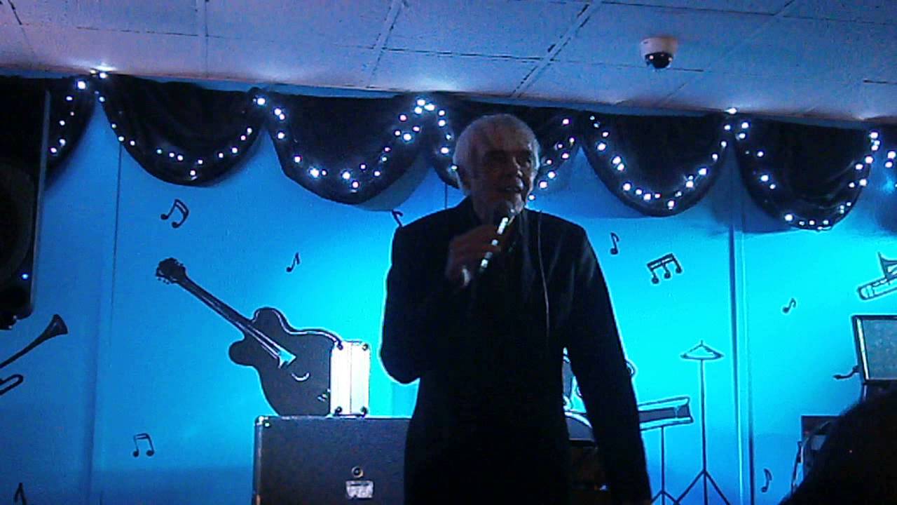 ROGER RICHARDS SINGS HELP ME MAKE IT THROUGH THE NIGHT. - YouTube