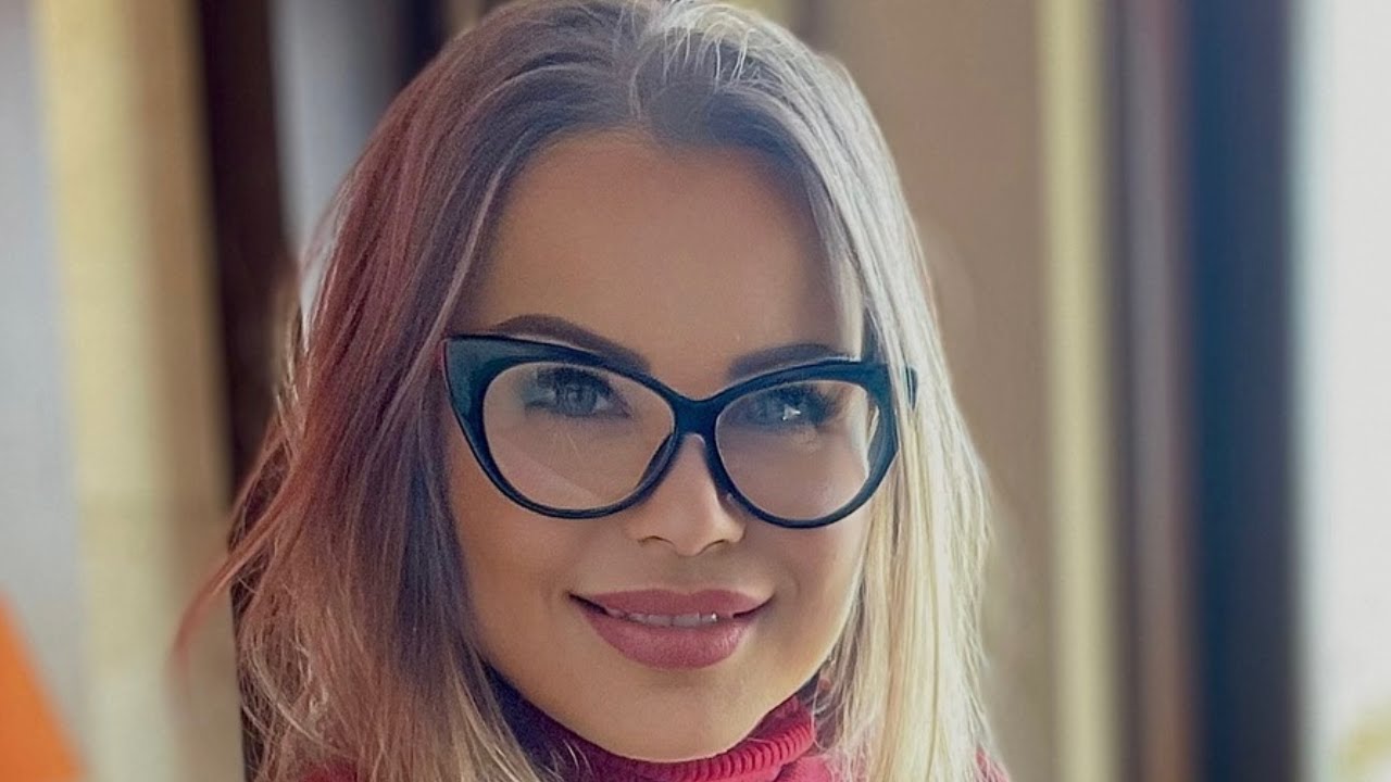 Bella Bodhi – Embracing Curves with Confidence | Biography of Curves ...