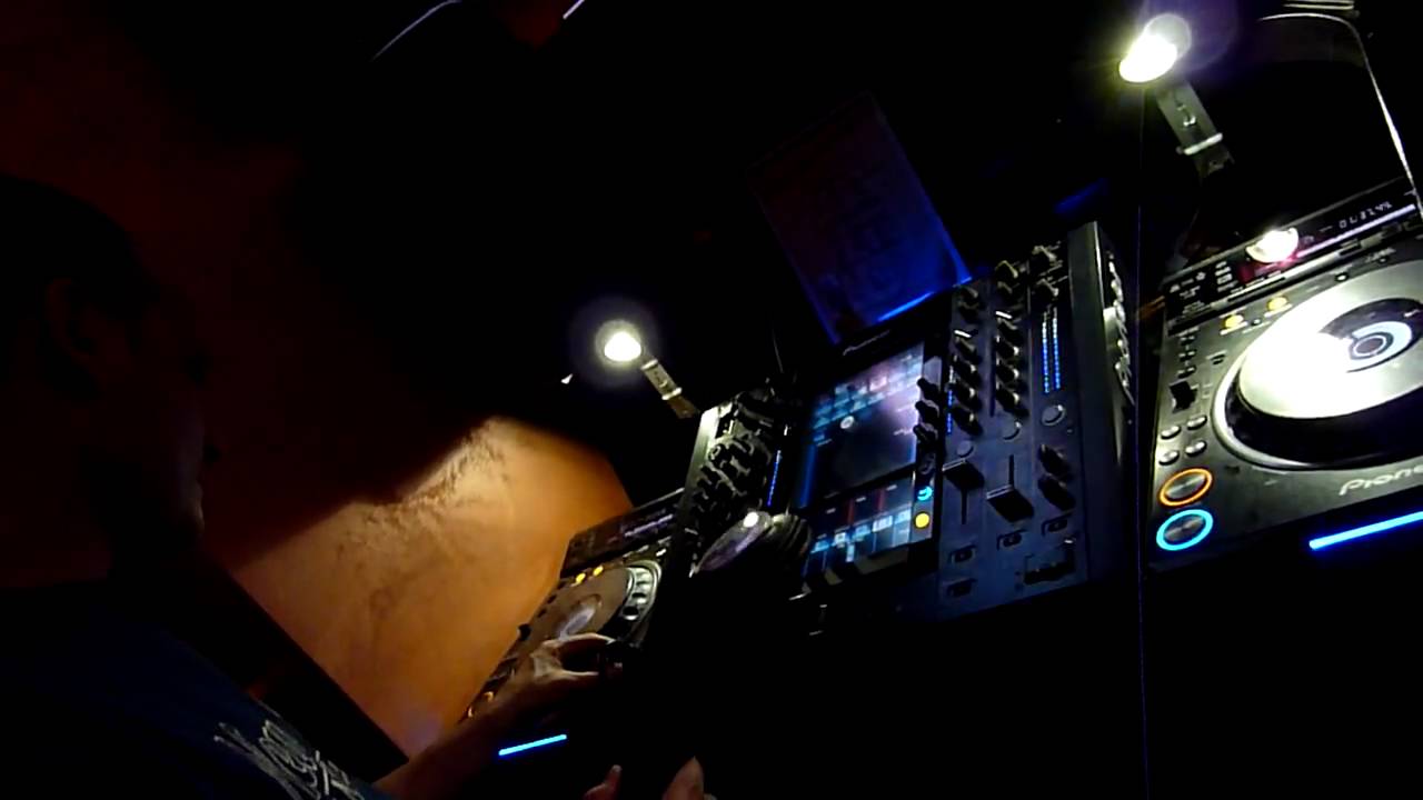 Dj Bassi LIVE - YouTube