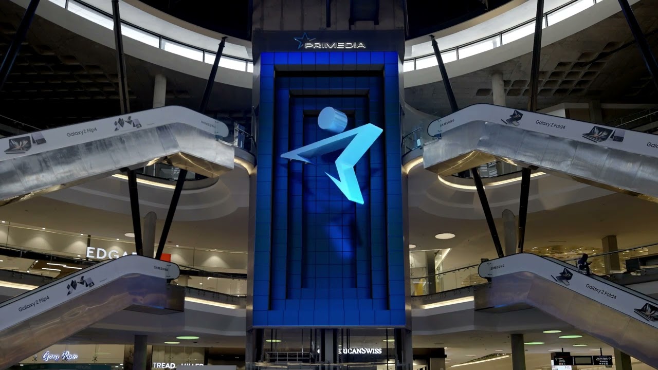 Primedia Malls deep-screen at Fourways Mall. 3-D anamorphic executive ...