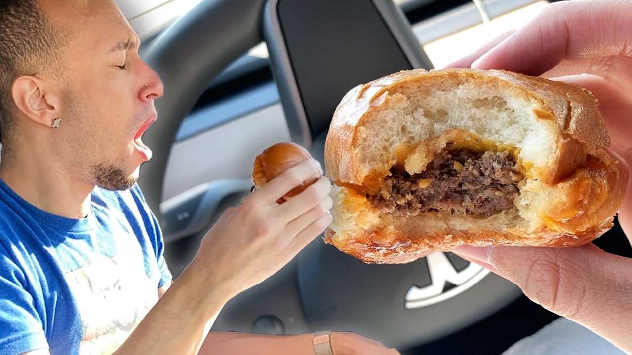 7-Eleven NEW 99¢ Cheeseburger Slider Food Review - YouTube