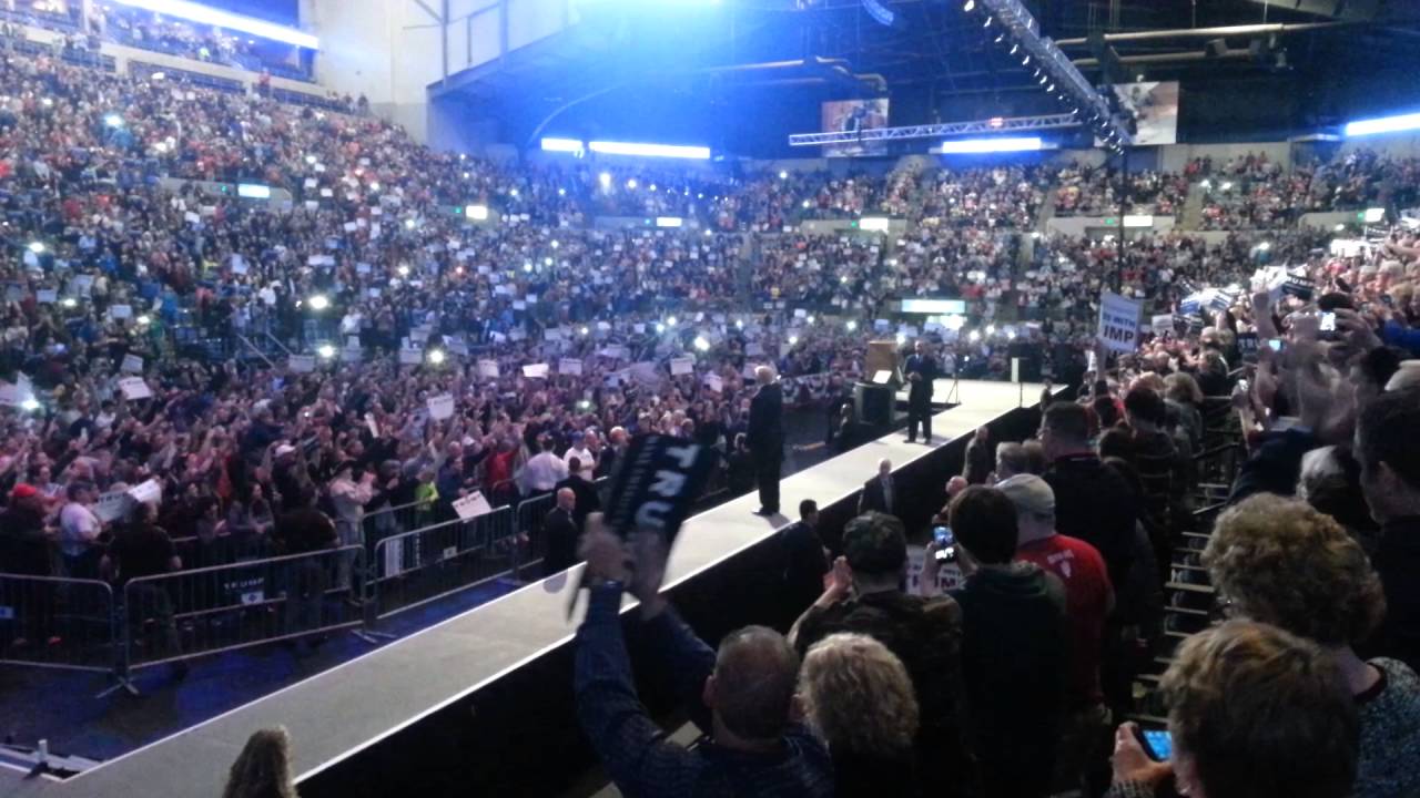 Trump Visits Fort Wayne: The Entrance - YouTube