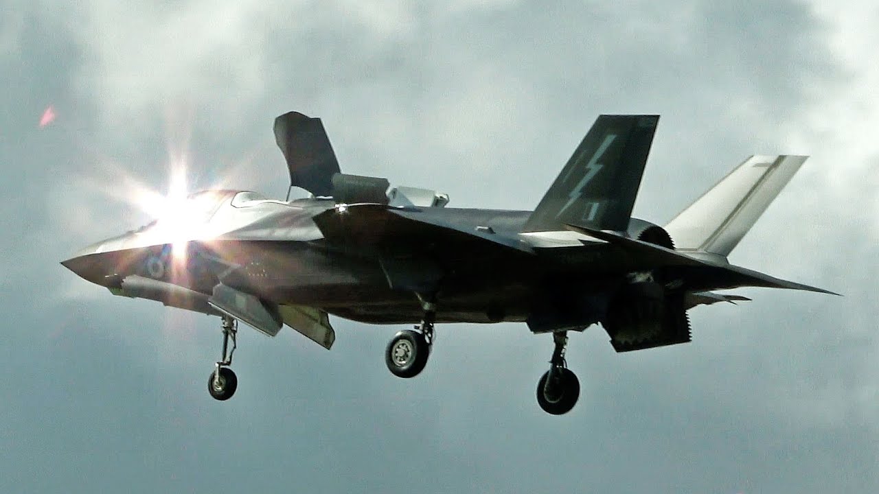 🇬🇧 RAF F-35B Lightning II Display Demo RIAT 2024 - YouTube