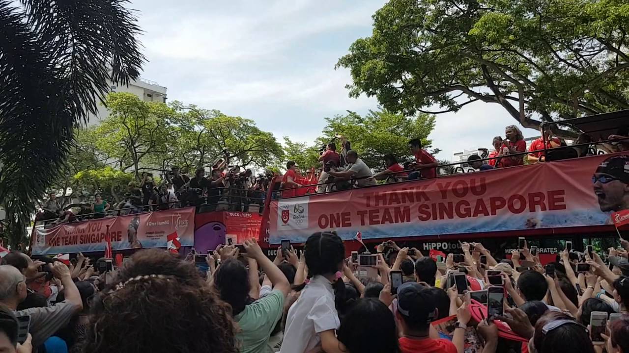 Joseph Schooling on Victory Parade Bus@Marine Terrace_18Aug16 - YouTube