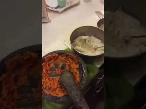 Nguleg Sambel Sambil Nyanyi Sambalado
