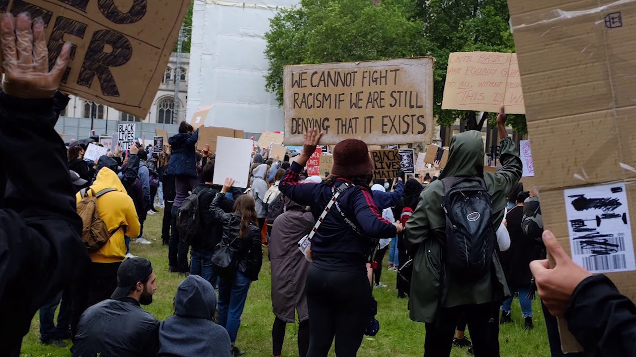 Demonstrators in London gather outside Parliament - YouTube
