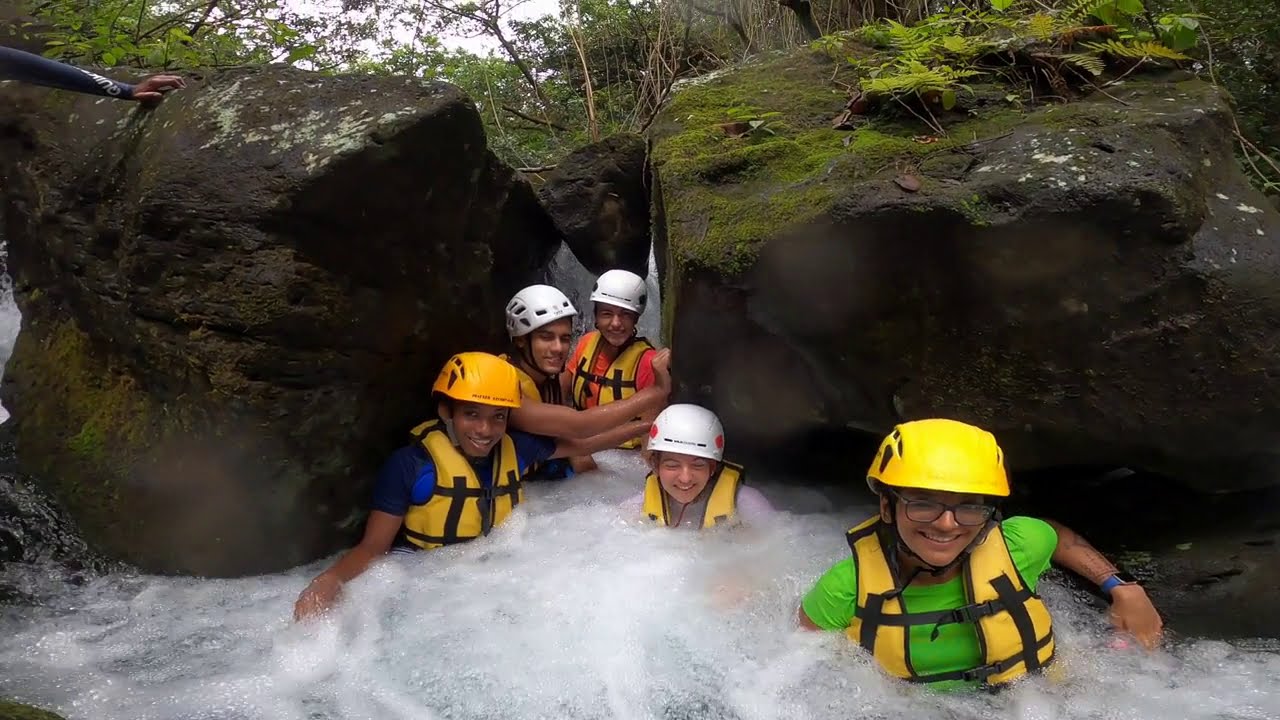 Découvrir l'ile Maurice: RIVER TREKK Journée Canyoning à EAU BLEUE ...
