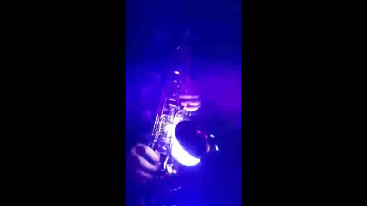 MR SAX LIVE GIG SAX SOLO SPELLBOUND GRANT NELSON EXTENDED VERSION - YouTube