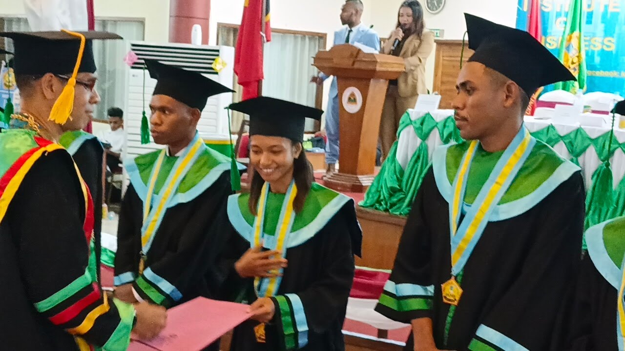 IOB HALO GRADUASAUN BA ESTUDANTE HAMUTUK 658 - YouTube