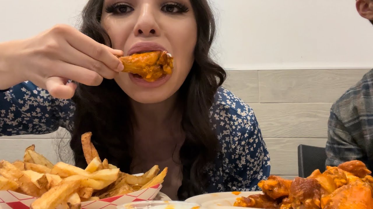 EPIC WINGS MUKBANG - YouTube