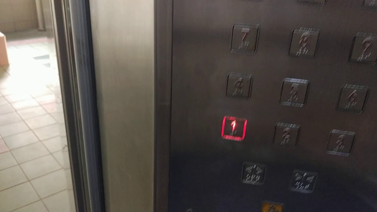 Faulty Fujitec Elevator Lift B at Block 285D Jurong East - YouTube