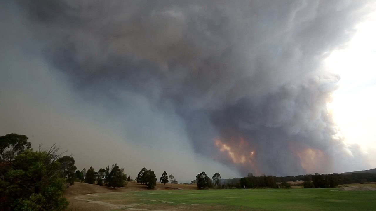 Rare Pyro thunderstorm timelapse- NOWRA 31st December 2019 - YouTube