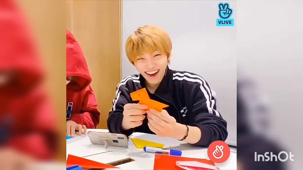 Stray Kids Felix Laughing For 5 Minutes - YouTube