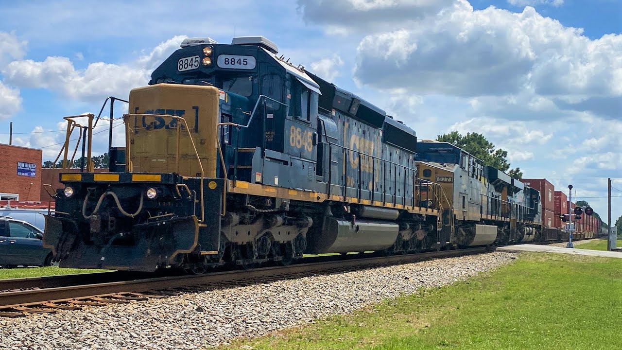 CSX SD40-2 8845 Leads L607 w/ Double Stacks - YouTube