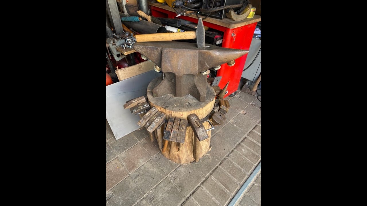 Bau einer Amboss Werkzeug Halterung / Anvil tool holder construction Timelaps - YouTube