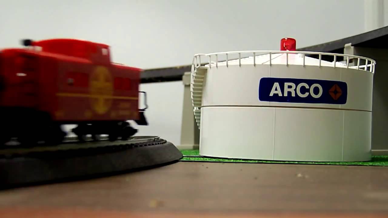 Oil Tank Beacon for HO Scale DCC Model Railroad Layout - YouTube