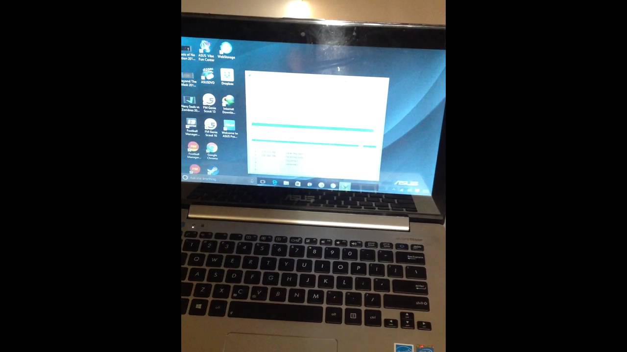 Laptop screen goes on and off - YouTube