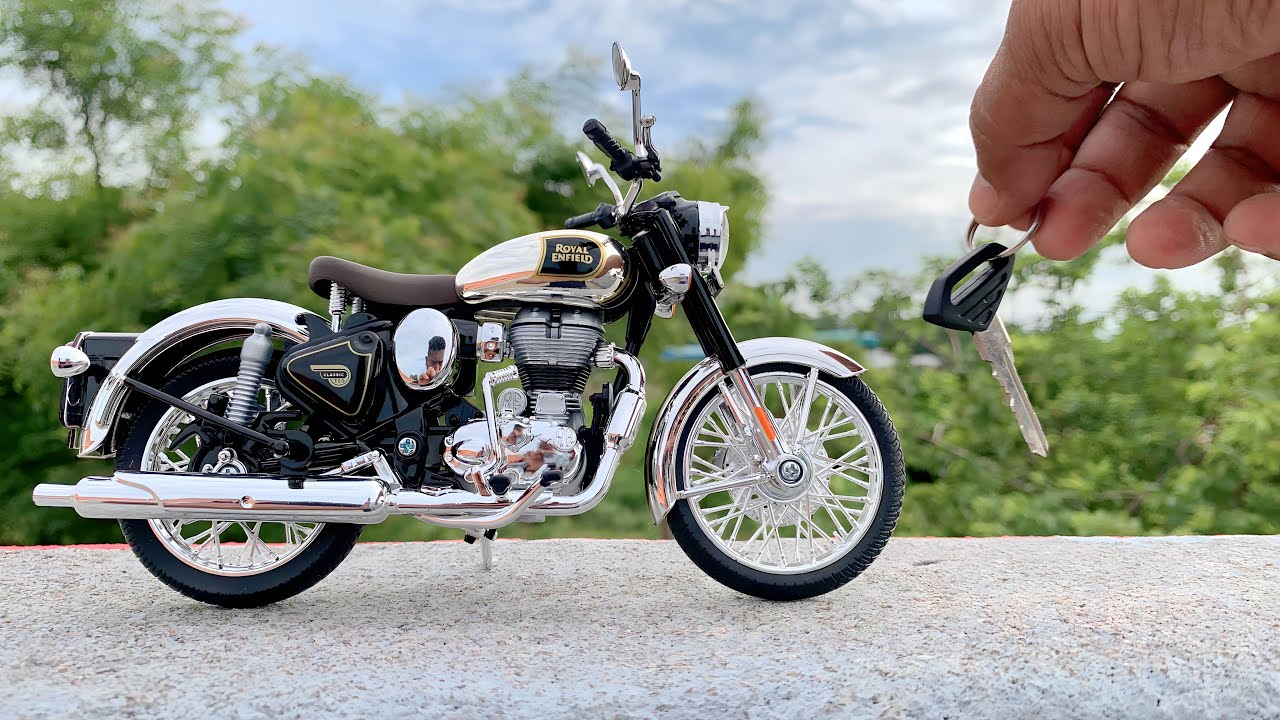 Unboxing of Royal Enfield Classic 350 Scale 1:12 Model Chrome Black ...