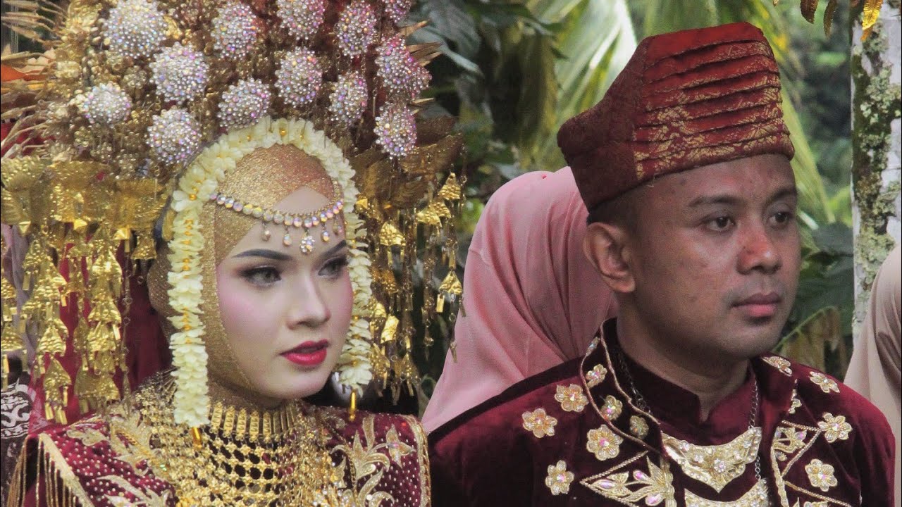 NIKAHAN MINANG ADAT SIMANAU || FEBRI & MUMUT || - YouTube