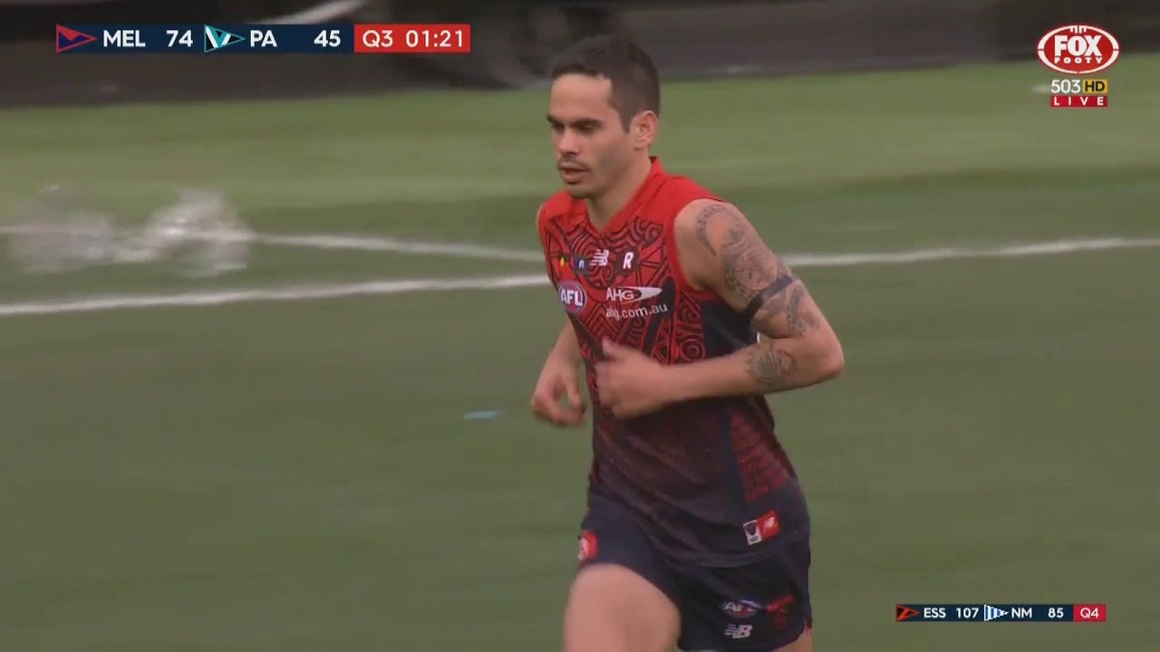 Jeff Garlett Dribble Goal - Round 18, 2017 - YouTube