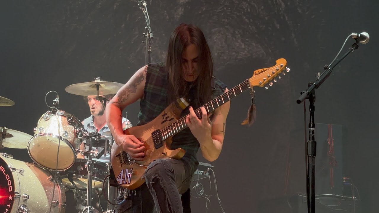 Fifty Shades of Nuno! Nuno Bettencourt Guitar Solos! 2023 Tour - YouTube
