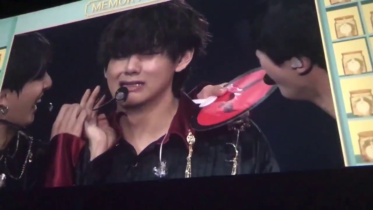 #30secsBangtan Jungkook Makes V Crying on Stage - YouTube