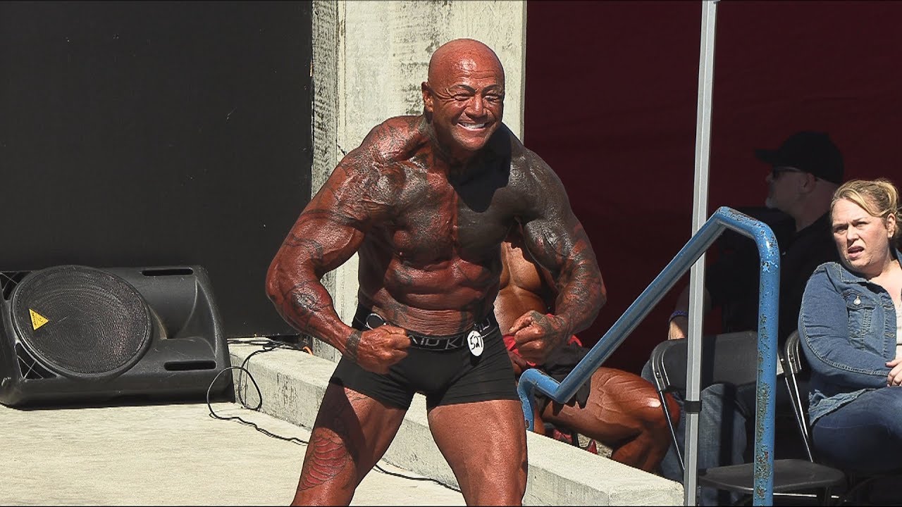 Maverick Von Haug Bodybuilding Posing Routine at Muscle Beach ...