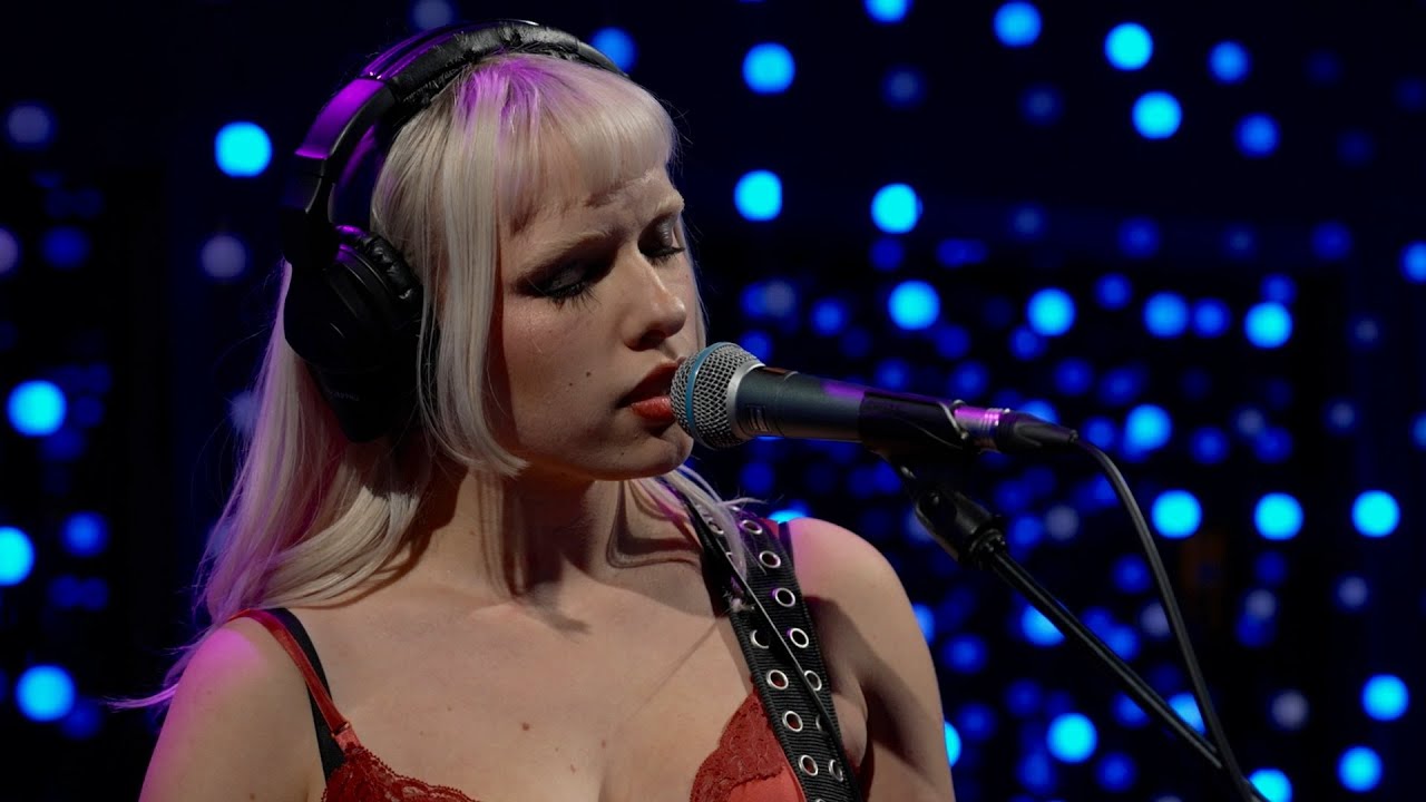 Alex Vile - Color Me Cold (Live on KEXP) - YouTube