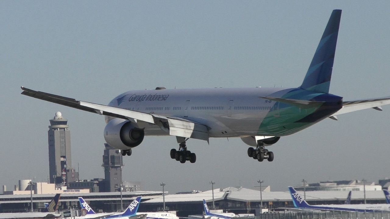 Garuda Indonesia B777 PK-GIF landing @Narita Airport rwy34L(WX970M/成田空港 ...