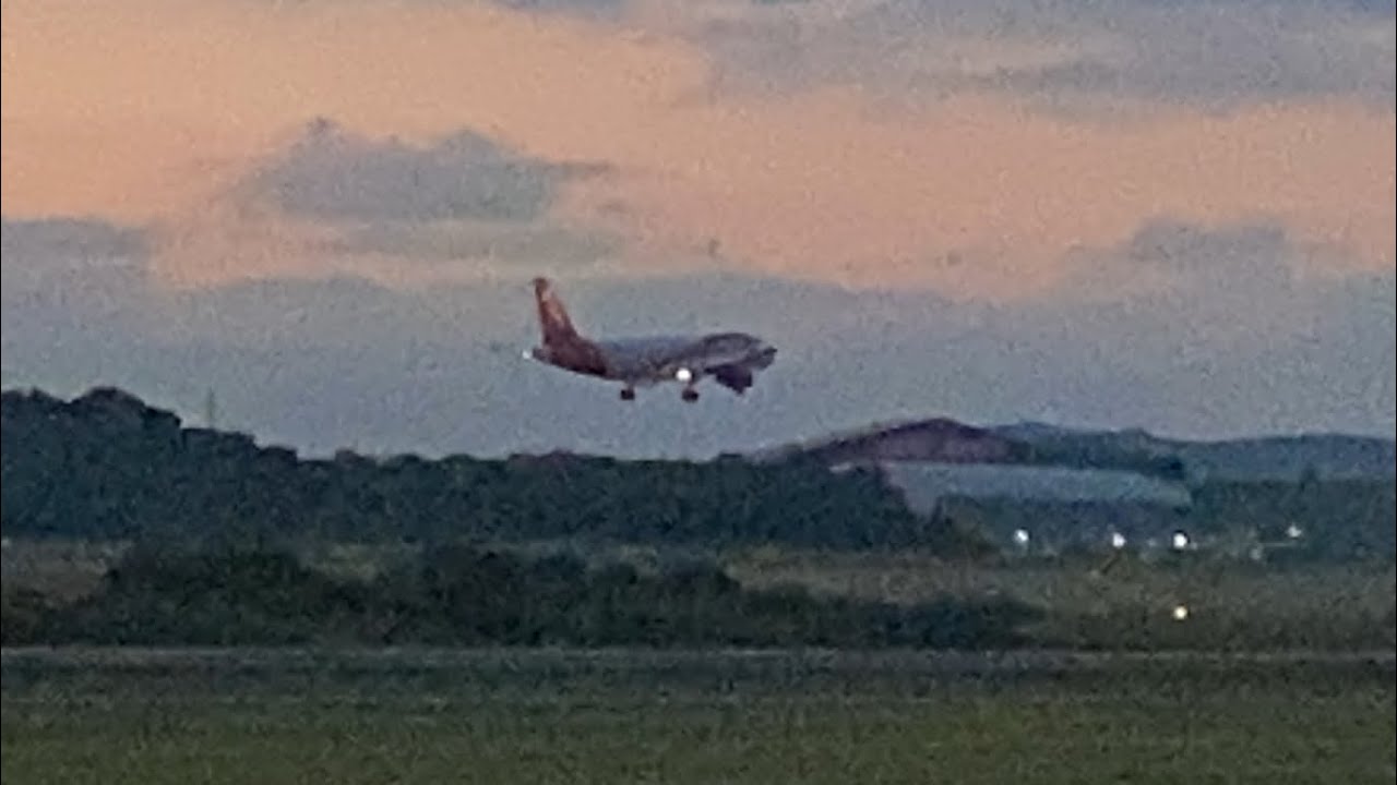 EasyJet Airbus A320 landing with ATC audio at Manchester Airport - YouTube