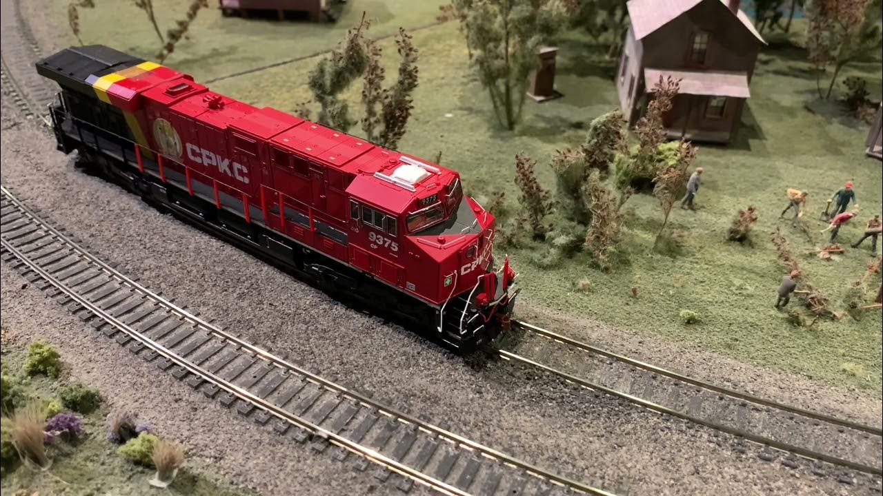 Scale trains CPKC new paint scheme ES44ac Review - YouTube